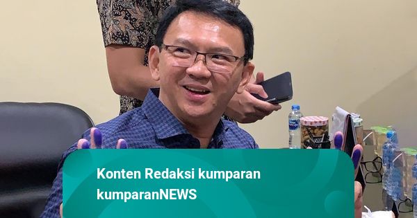 Foto: Salam 3 Jari Ahok usai Bebas dari Mako Brimob | kumparan.com
